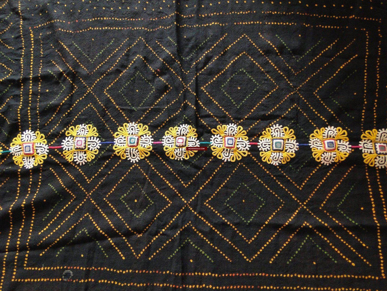 150 Outstanding Rabari Ludhi Wool Shawl with 11 Florets - Antique Art ...