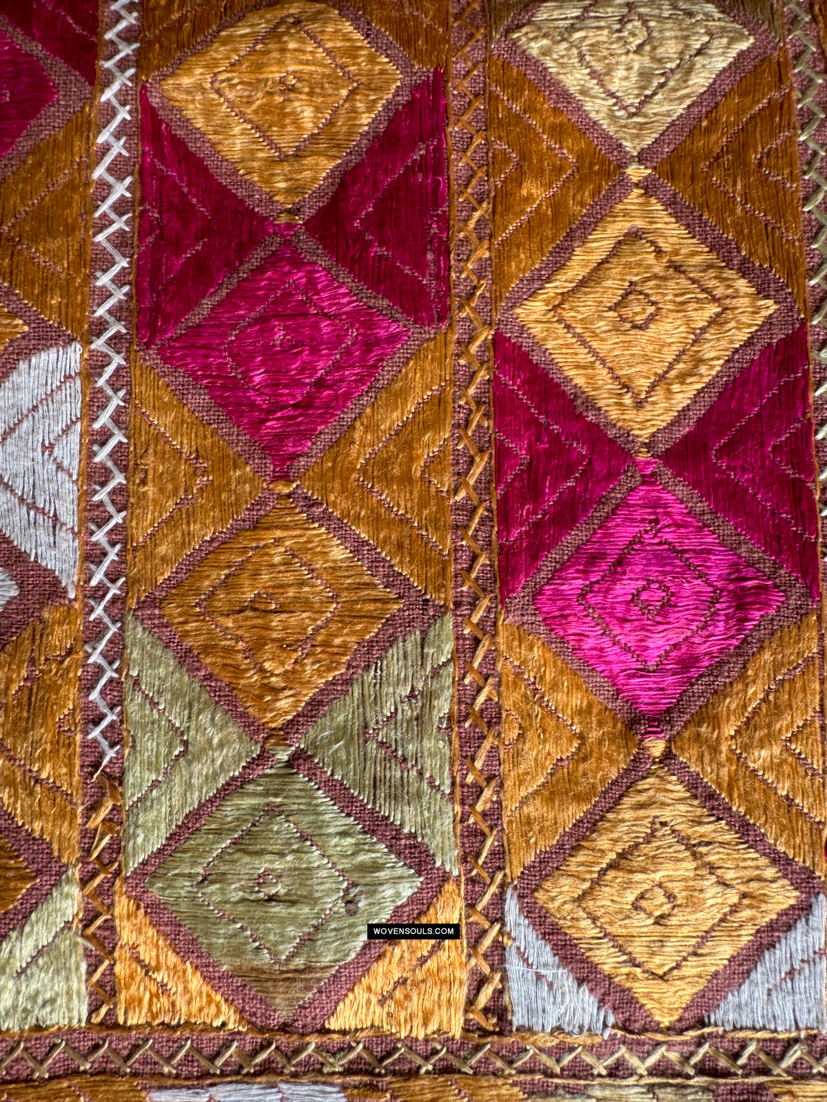 853 Phulkari Bagh Shawl from Punjab with Arrowhead Motifs - WOVENSOULS ...