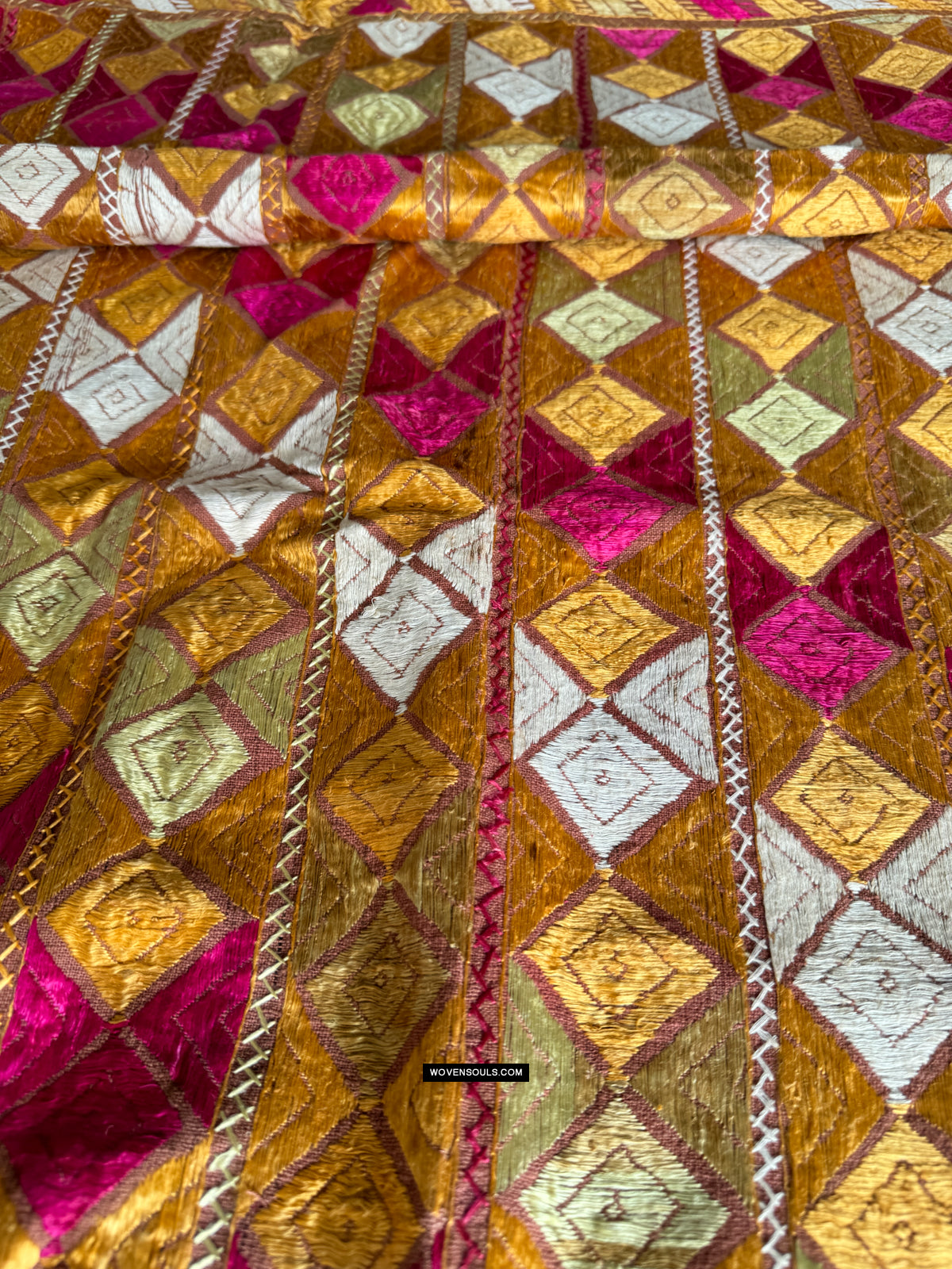 853 Phulkari Bagh Shawl from Punjab with Arrowhead Motifs - WOVENSOULS ...