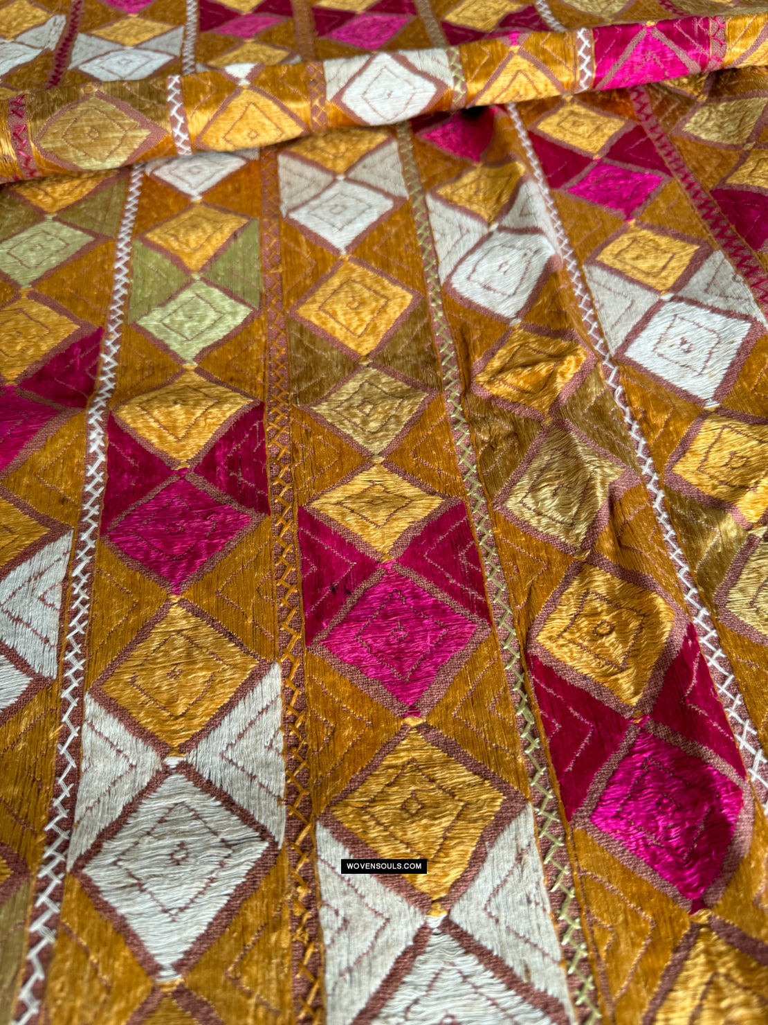 853 Phulkari Bagh Shawl from Punjab with Arrowhead – WOVENSOULS Antique ...