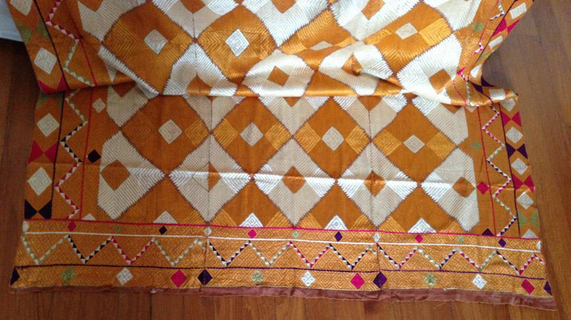 670 Vintage Patanga Bagh Phulkari Indian Textile Art Embroidery SIlk ...