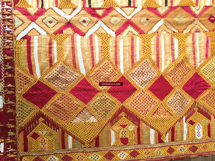 810 Darshan Dwar Phulkari Bagh textile - Antique Art – WOVENSOULS ...