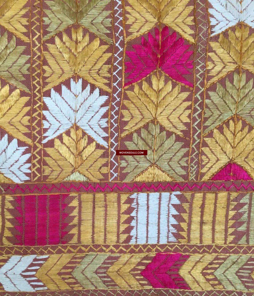 853 Phulkari Bagh Shawl from Punjab with Arrowhead Motifs - WOVENSOULS ...